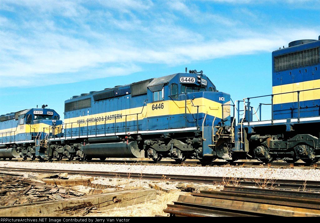 ICE 6446 and ICE 6451 are the 2nd and 3rd power units on 6441 South